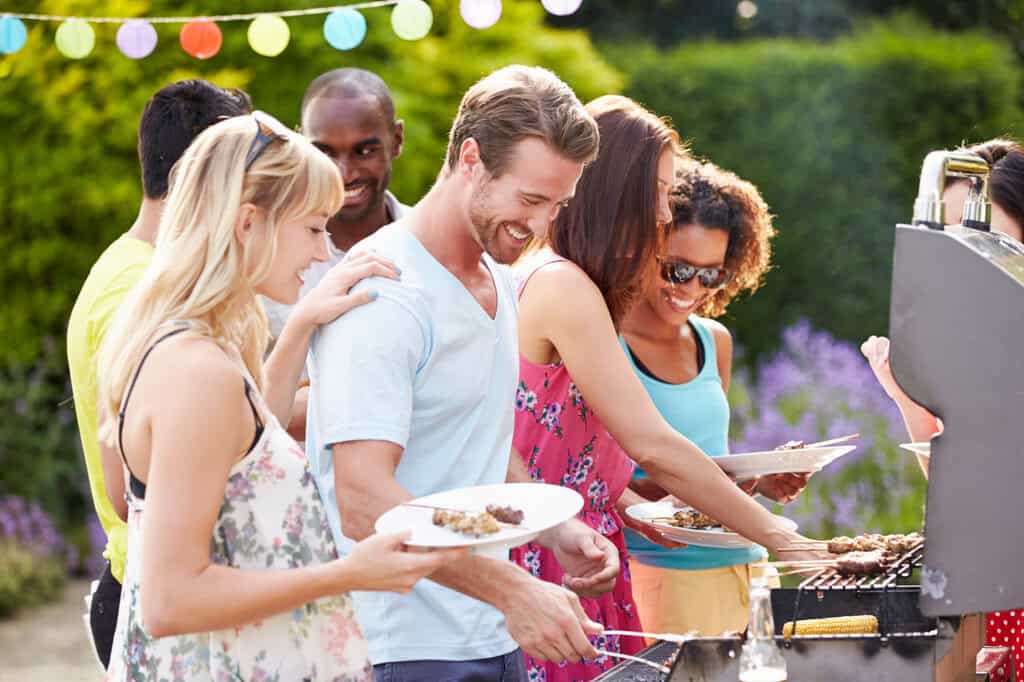 🥇 10 Tipps für den perfekten Grillabend mit Freunden